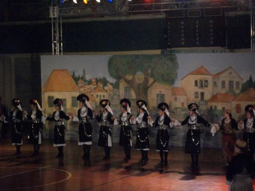 Η ΟΜΑΔΑ ΤΩΝ ΕΛΛΗΝΙΚΩΝ ΧΟΡΩΝ ΣΤΟ ΦΕΣΤΙΒΑΛ ΤΟΥ Α.Σ.Ι.Σ. - Εράσμειος