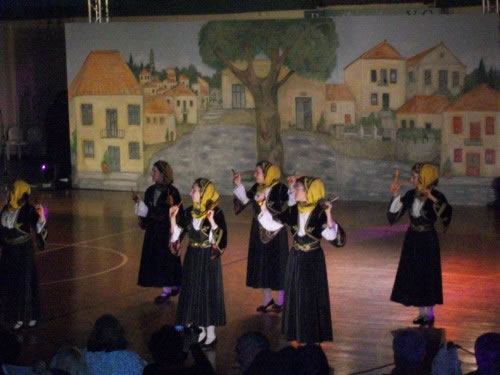 Η ΟΜΑΔΑ ΤΩΝ ΕΛΛΗΝΙΚΩΝ ΧΟΡΩΝ ΣΤΟ ΦΕΣΤΙΒΑΛ ΤΟΥ Α.Σ.Ι.Σ. - Εράσμειος