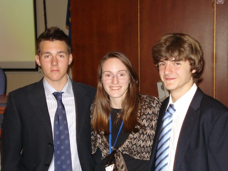 ΔΙΑΚΡΙΣΗ ΤΩΝ ΜΑΘΗΤΩΝ ΜΑΣ ΣΤΟ ΕΥΡΩΠΑΪΚΟ ΚΟΙΝΟΒΟΥΛΙΟ ΝΕΩΝ ΕΛΛΑΔΟΣ - Εράσμειος