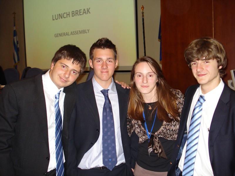 ΔΙΑΚΡΙΣΗ ΤΩΝ ΜΑΘΗΤΩΝ ΜΑΣ ΣΤΟ ΕΥΡΩΠΑΪΚΟ ΚΟΙΝΟΒΟΥΛΙΟ ΝΕΩΝ ΕΛΛΑΔΟΣ - Εράσμειος