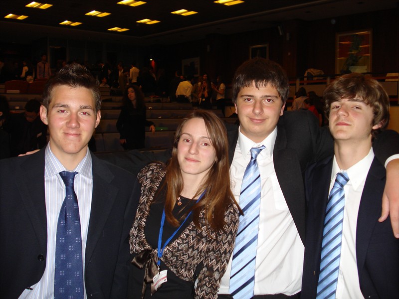 ΔΙΑΚΡΙΣΗ ΤΩΝ ΜΑΘΗΤΩΝ ΜΑΣ ΣΤΟ ΕΥΡΩΠΑΪΚΟ ΚΟΙΝΟΒΟΥΛΙΟ ΝΕΩΝ ΕΛΛΑΔΟΣ - Εράσμειος