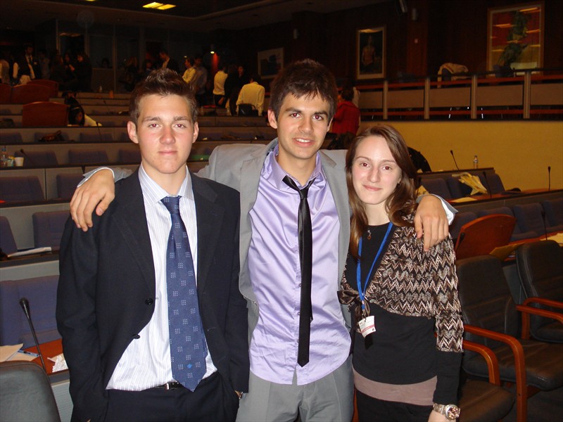 ΔΙΑΚΡΙΣΗ ΤΩΝ ΜΑΘΗΤΩΝ ΜΑΣ ΣΤΟ ΕΥΡΩΠΑΪΚΟ ΚΟΙΝΟΒΟΥΛΙΟ ΝΕΩΝ ΕΛΛΑΔΟΣ - Εράσμειος