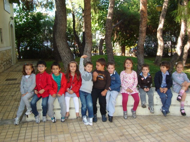 ΤΑ ΝΗΠΙΑ ΕΠΙΣΚΕΠΤΟΝΤΑΙ ΤΗΝ ΠΑΙΔΙΚΗ ΒΙΒΛΙΟΘΗΚΗ - Εράσμειος