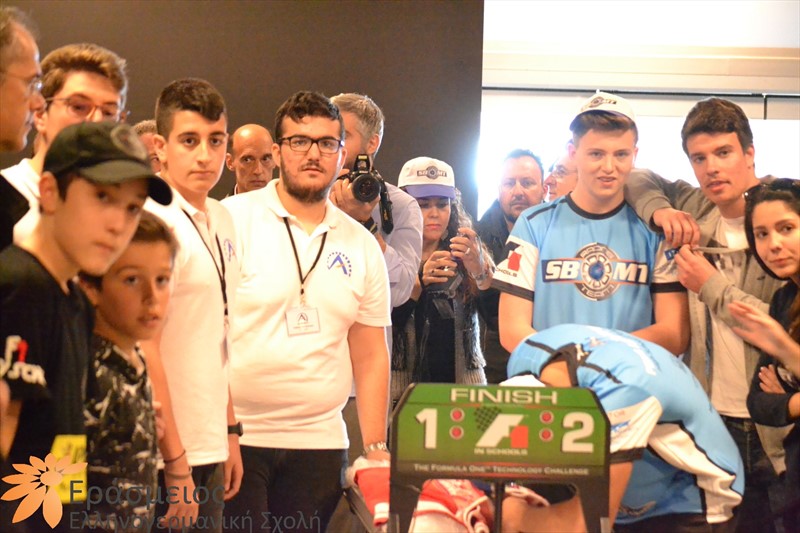 ΣΤΟΝ ΔΡΟΜΟ... ΠΡΟΣ ΤΗ ΣΙΓΚΑΠΟΥΡΗ - Εράσμειος