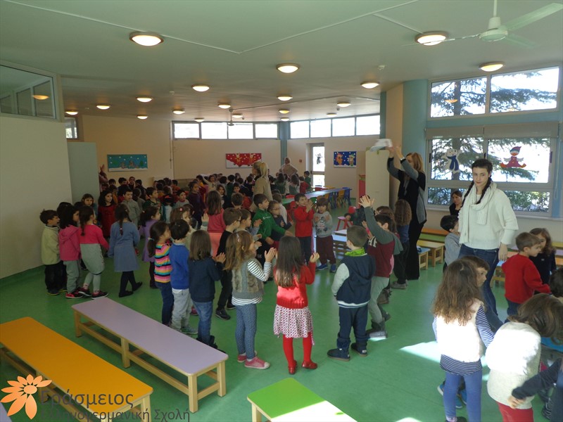 ΧΟΡΕΨΑΜΕ ΣΤΟΥΣ ΡΥΘΜΟΥΣ ΤΗΣ ΠΑΡΑΔΟΣΙΑΚΗΣ ΜΑΣ ΜΟΥΣΙΚΗΣ - Εράσμειος